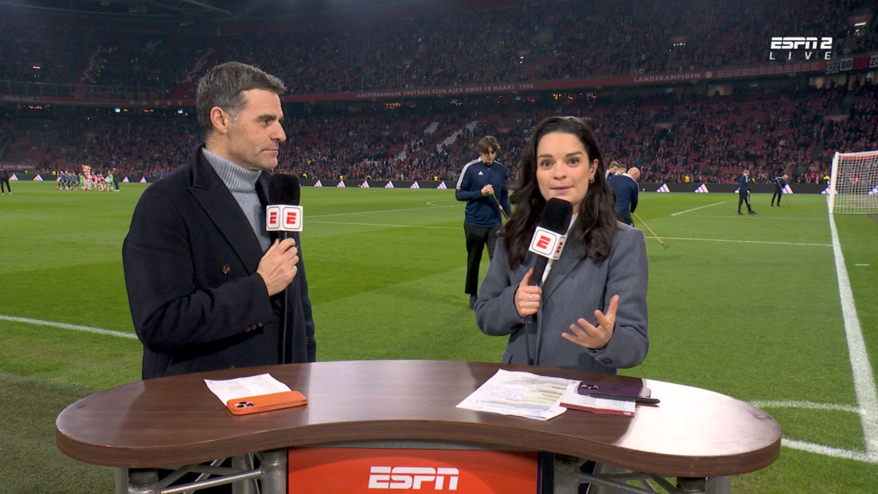 Kenneth Perez corrigeert Fresia Cousiño Arias onmiddellijk na 'pro-Ajax opmerking' | Voetbalzone